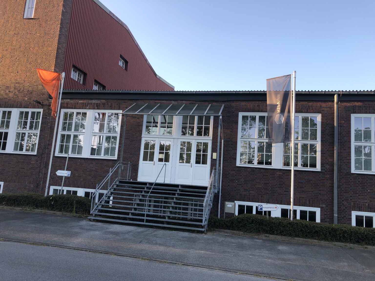 HSPV Bielefeld: Reul kündigt Anmietung zusätzlicher Räume an – polizei ...